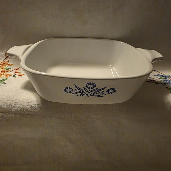 Corningware | Kitchen | Vintage Corning Ware Casserole Dish With The ...